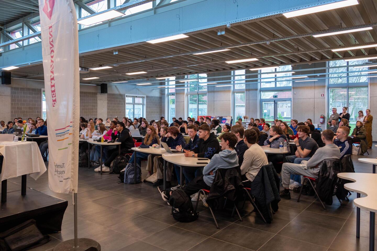 Politiek debat stoomt leerlingen Talentenschool klaar voor verkiezingen | GVA